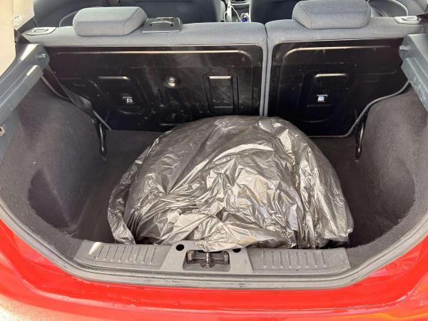 Sarkans Ford Fiesta 2011 Viļņa, ar dzinēja tilpumu 1.24 L un nobraukumu 142 tūkst. km par 2300 €, foto 9 vietnē AUTOMOTO.COM.LV
