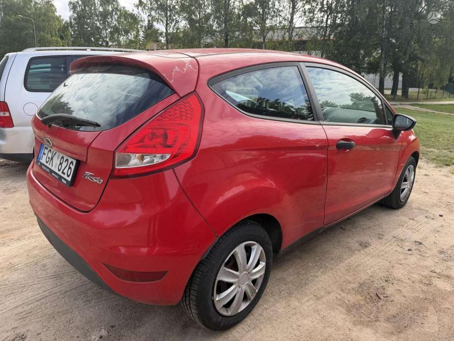 Sarkans Ford Fiesta 2011 Viļņa, ar dzinēja tilpumu 1.20 L un nobraukumu 125 tūkst. km par 550 €, foto 3 vietnē AUTOMOTO.COM.LV