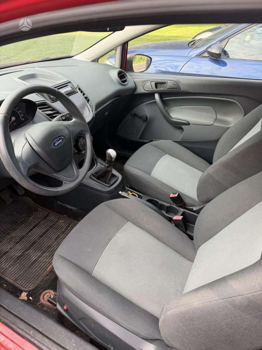 Sarkans Ford Fiesta 2011 Viļņa, ar dzinēja tilpumu 1.20 L un nobraukumu 125 tūkst. km par 550 €, foto 9 vietnē AUTOMOTO.COM.LV