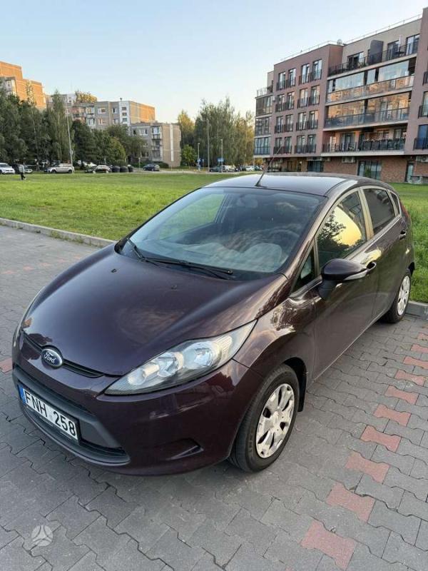 Ford Fiesta 2011 in Vilnius on AUTOMOTO.COM.LV Red Ford Fiesta 2011 in Vilnius, with an engine capacity of 1.24 L and mileage of 176 thousand km for 1000 €, photo 1 on AUTOMOTO.COM.LV