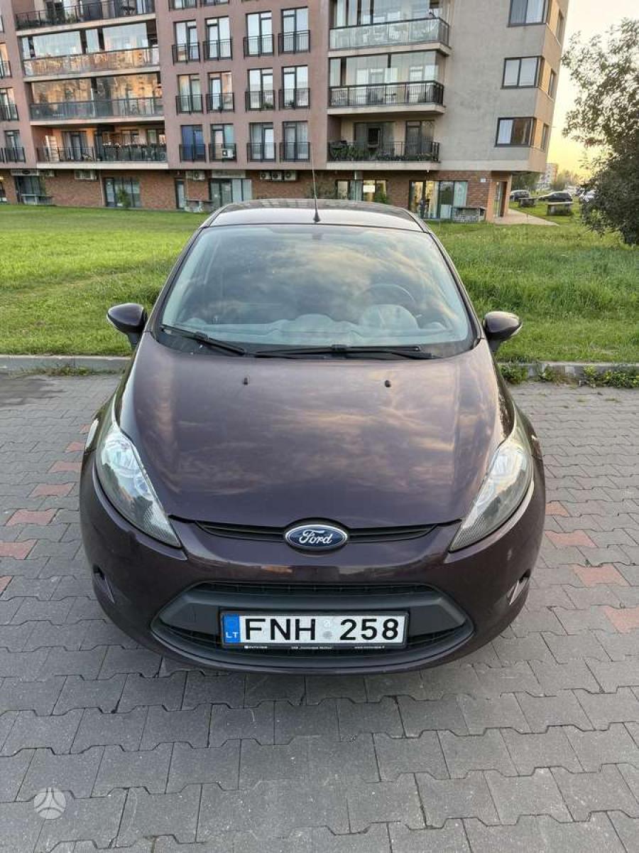 Red Ford Fiesta 2011 in Vilnius, with an engine capacity of 1.24 L and mileage of 176 thousand km for 1000 €, photo 3 on AUTOMOTO.COM.LV
