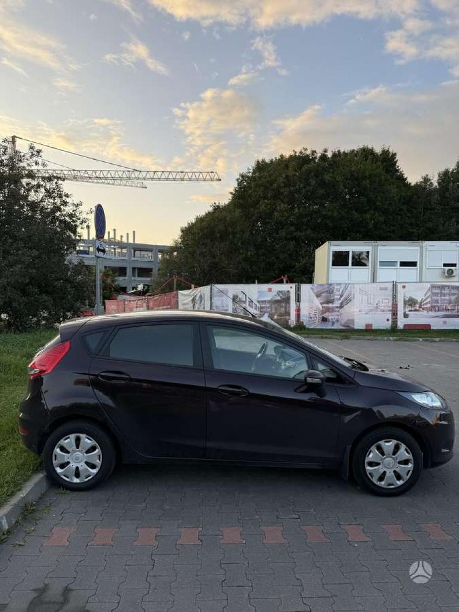 Red Ford Fiesta 2011 in Vilnius, with an engine capacity of 1.24 L and mileage of 176 thousand km for 1000 €, photo 5 on AUTOMOTO.COM.LV
