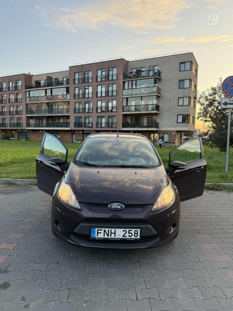 Red Ford Fiesta 2011 in Vilnius, with an engine capacity of 1.24 L and mileage of 176 thousand km for 1000 €, photo 7 on AUTOMOTO.COM.LV