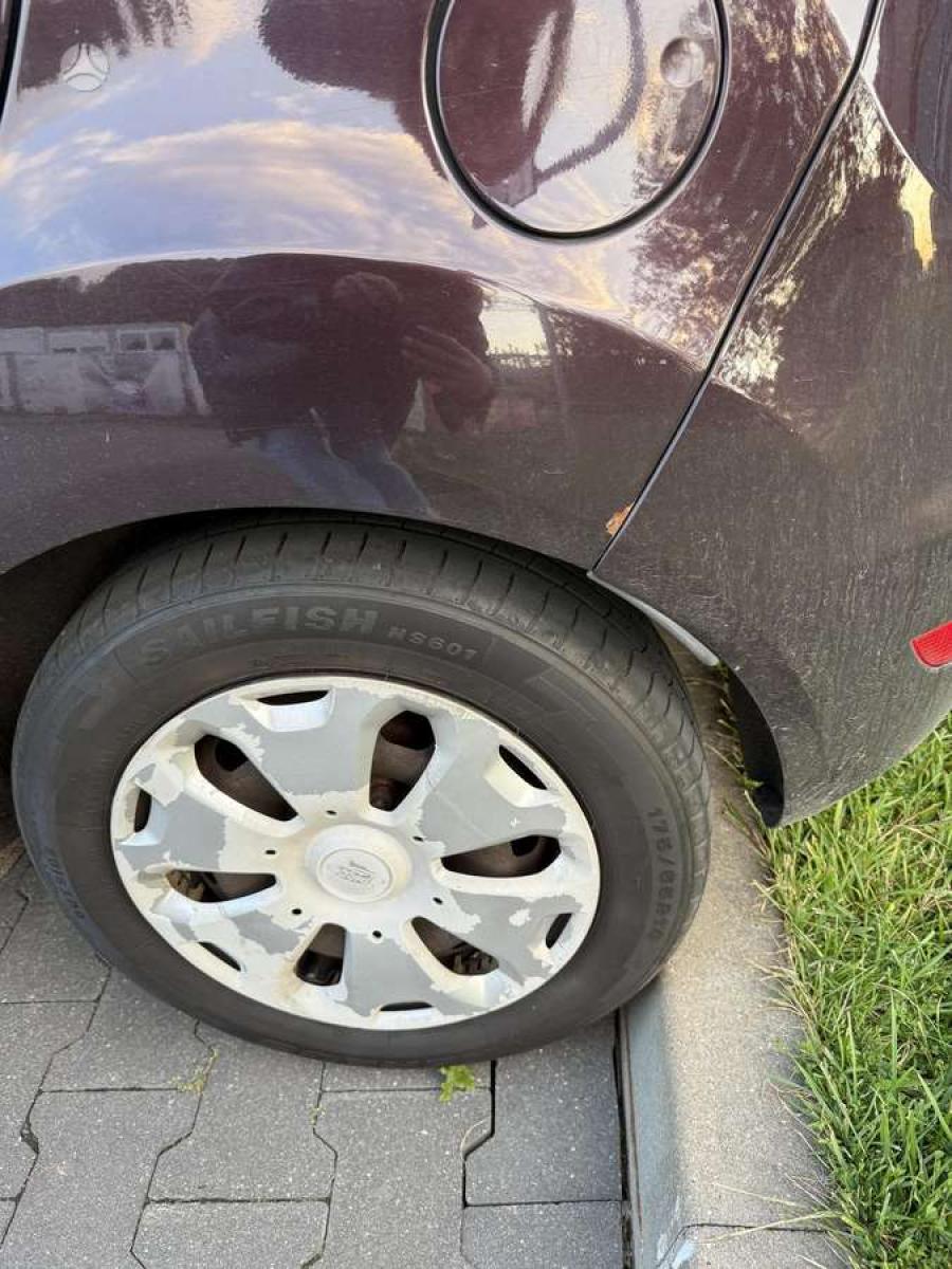 Red Ford Fiesta 2011 in Vilnius, with an engine capacity of 1.24 L and mileage of 176 thousand km for 1000 €, photo 12 on AUTOMOTO.COM.LV