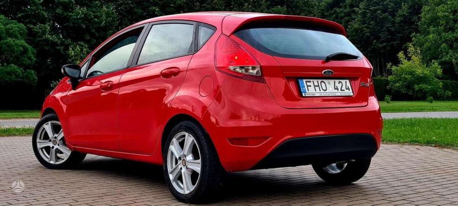Sarkans Ford Fiesta 2011 Viļņa, ar dzinēja tilpumu 1.24 L un nobraukumu 138 tūkst. km par 1850 €, foto 5 vietnē AUTOMOTO.COM.LV