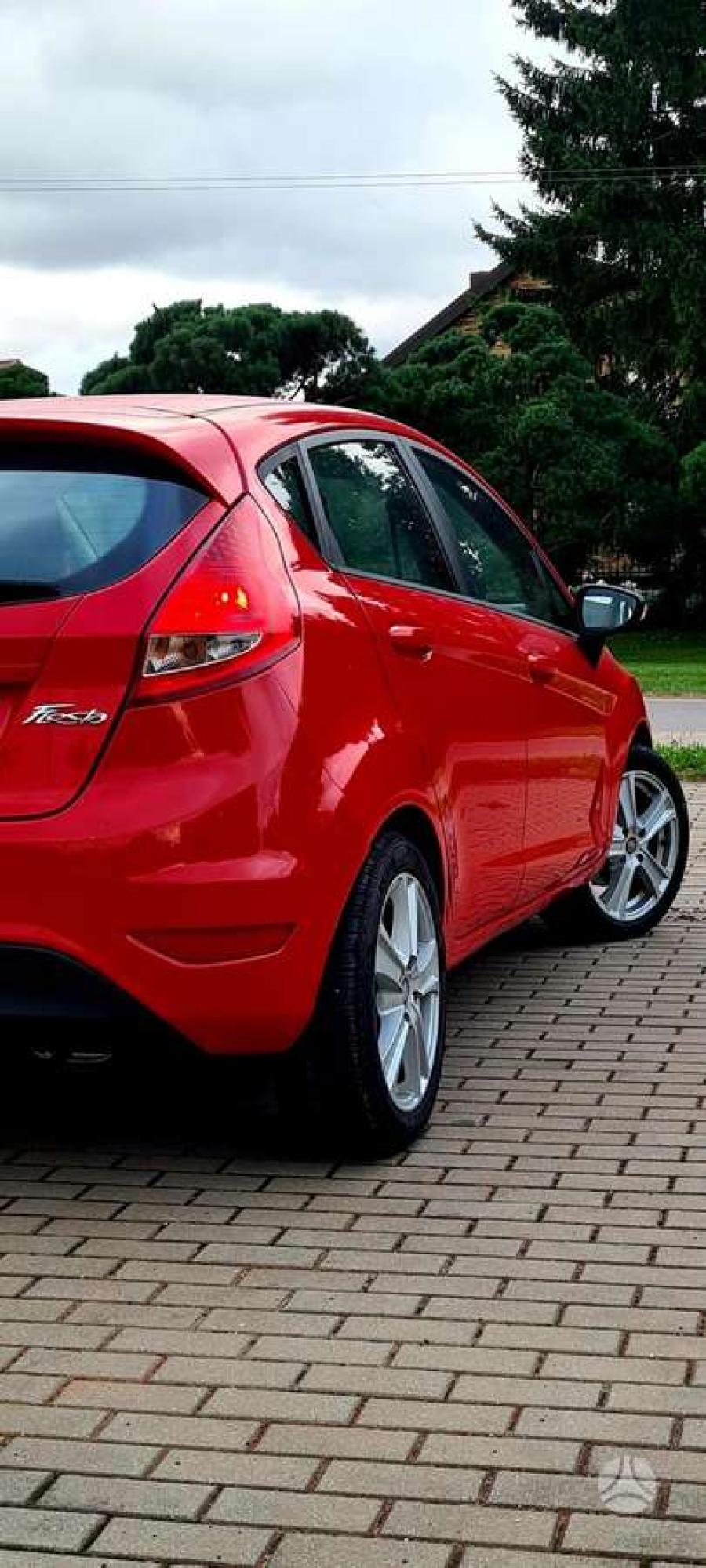 Sarkans Ford Fiesta 2011 Viļņa, ar dzinēja tilpumu 1.24 L un nobraukumu 138 tūkst. km par 1850 €, foto 11 vietnē AUTOMOTO.COM.LV