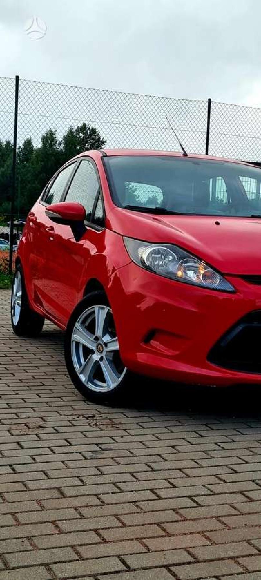Sarkans Ford Fiesta 2011 Viļņa, ar dzinēja tilpumu 1.24 L un nobraukumu 138 tūkst. km par 1850 €, foto 13 vietnē AUTOMOTO.COM.LV