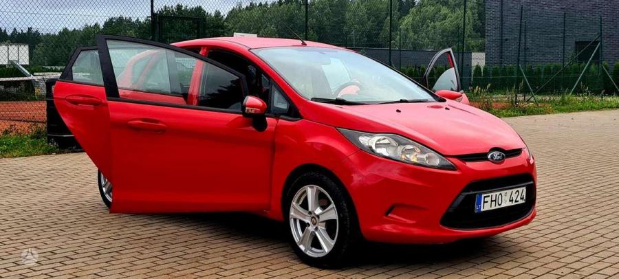 Sarkans Ford Fiesta 2011 Viļņa, ar dzinēja tilpumu 1.24 L un nobraukumu 138 tūkst. km par 1850 €, foto 17 vietnē AUTOMOTO.COM.LV