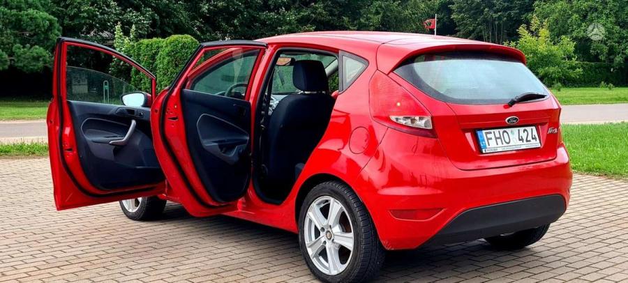 Sarkans Ford Fiesta 2011 Viļņa, ar dzinēja tilpumu 1.24 L un nobraukumu 138 tūkst. km par 1850 €, foto 19 vietnē AUTOMOTO.COM.LV