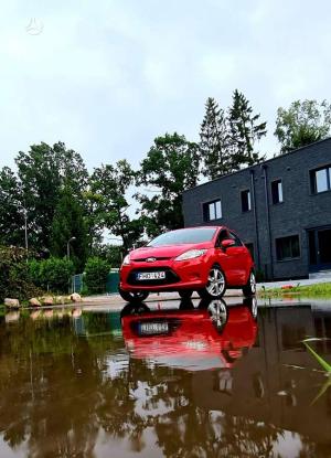 Sarkans Ford Fiesta 2011 Viļņa, ar dzinēja tilpumu 1.24 L un nobraukumu 138 tūkst. km par 1850 €, foto 24 vietnē AUTOMOTO.COM.LV