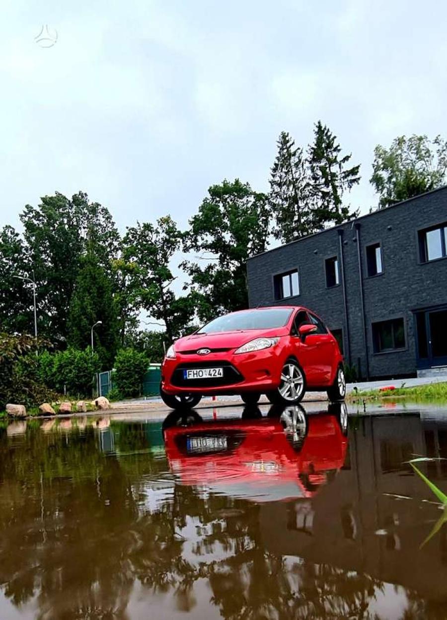 Sarkans Ford Fiesta 2011 Viļņa, ar dzinēja tilpumu 1.24 L un nobraukumu 138 tūkst. km par 1850 €, foto 24 vietnē AUTOMOTO.COM.LV