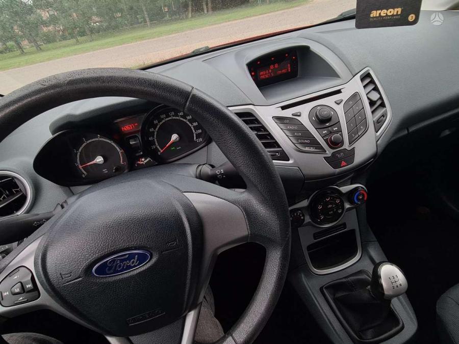 Sarkans Ford Fiesta 2011 Viļņa, ar dzinēja tilpumu 1.24 L un nobraukumu 138 tūkst. km par 1850 €, foto 25 vietnē AUTOMOTO.COM.LV