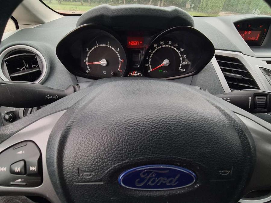 Sarkans Ford Fiesta 2011 Viļņa, ar dzinēja tilpumu 1.24 L un nobraukumu 138 tūkst. km par 1850 €, foto 26 vietnē AUTOMOTO.COM.LV