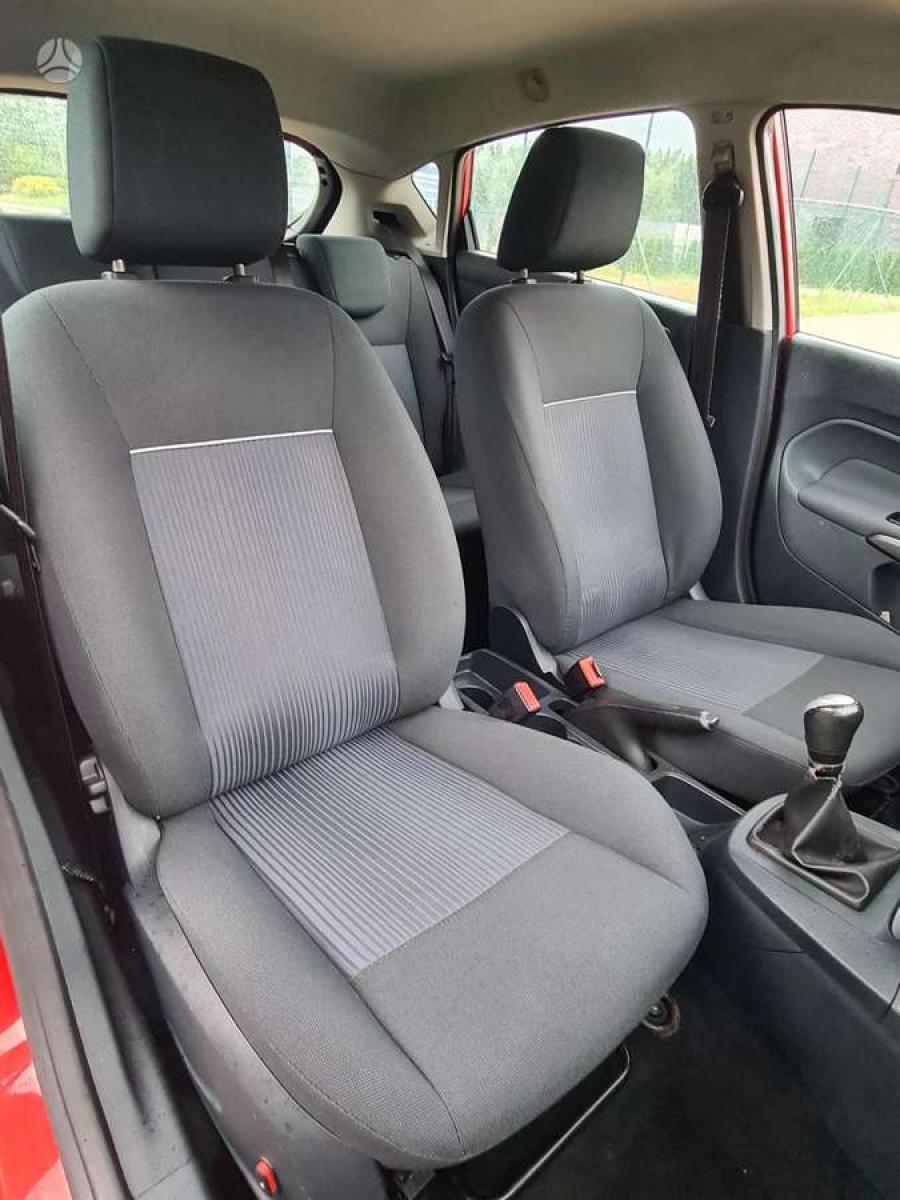 Sarkans Ford Fiesta 2011 Viļņa, ar dzinēja tilpumu 1.24 L un nobraukumu 138 tūkst. km par 1850 €, foto 32 vietnē AUTOMOTO.COM.LV