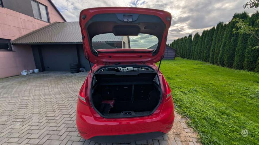 Red Ford Fiesta 2011 in Kaunas, with an engine capacity of 1.40 L and mileage of 298 thousand km for 2200 €, photo 6 on AUTOMOTO.COM.LV
