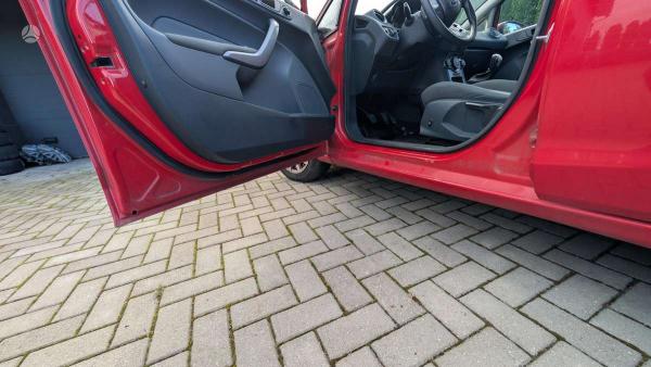 Red Ford Fiesta 2011 in Kaunas, with an engine capacity of 1.40 L and mileage of 298 thousand km for 2200 €, photo 11 on AUTOMOTO.COM.LV