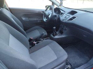 Red Ford Fiesta 2013 in Vilnius, with an engine capacity of 1.20 L and mileage of 82 thousand km for 3300 €, photo 12 on AUTOMOTO.COM.LV
