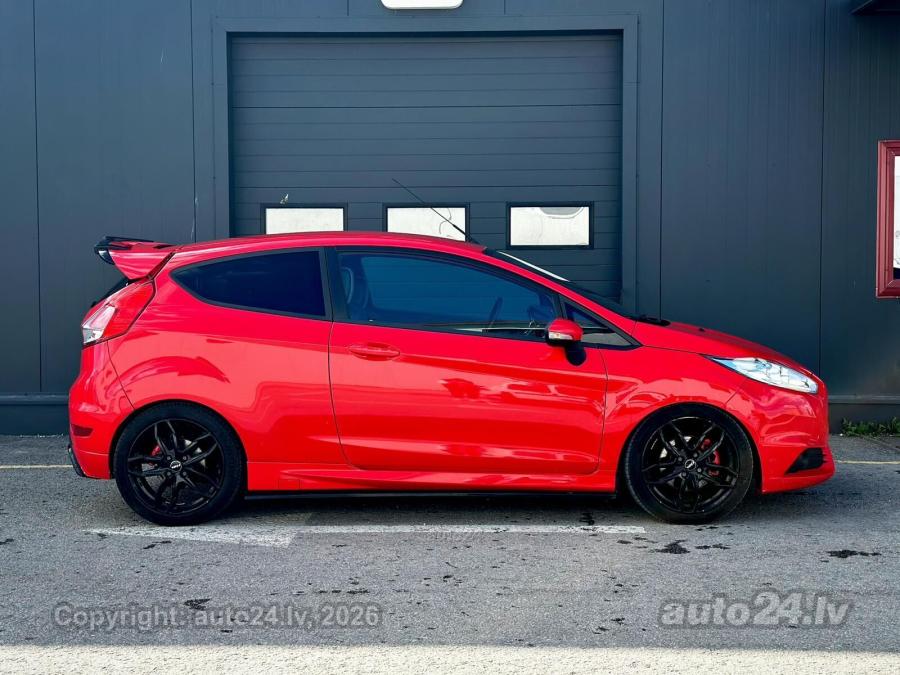Red Ford Fiesta 2013 in Tallinn, with an engine capacity of 1.60 L and mileage of 258 thousand km for 6200 €, photo 7 on AUTOMOTO.COM.LV