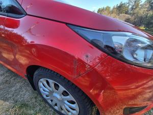 Sarkans Ford Fiesta 2013 Viļņa, ar dzinēja tilpumu 1.00 L un nobraukumu 175 tūkst. km par 2400 €, foto 8 vietnē AUTOMOTO.COM.LV