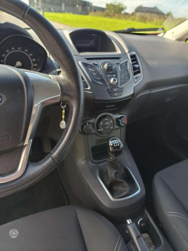 Sarkans Ford Fiesta 2013 Šauļi, ar dzinēja tilpumu 1.24 L un nobraukumu 117 tūkst. km par 3500 €, foto 9 vietnē AUTOMOTO.COM.LV
