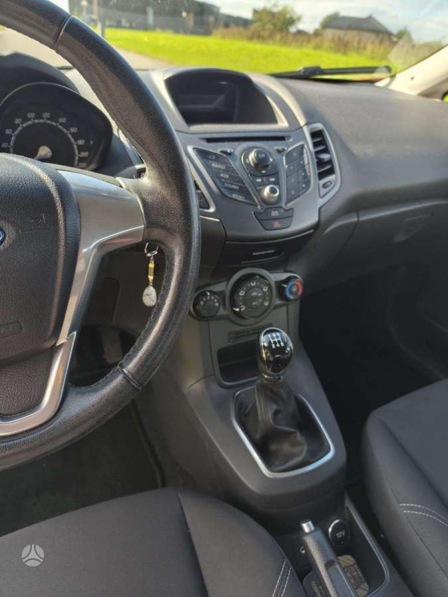 Sarkans Ford Fiesta 2013 Šauļi, ar dzinēja tilpumu 1.24 L un nobraukumu 117 tūkst. km par 3500 €, foto 9 vietnē AUTOMOTO.COM.LV