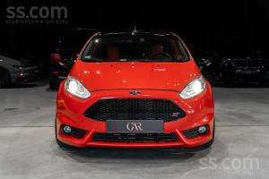 Red Ford Fiesta 2014 in Riga, with an engine capacity of 1.60 L and mileage of 138 thousand km for 2850 €, photo 2 on AUTOMOTO.COM.LV