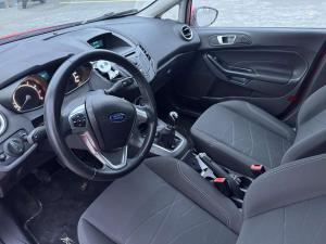 Sarkans Ford Fiesta 2014 Viļņa, ar dzinēja tilpumu 1.24 L un nobraukumu 132 tūkst. km par 2700 €, foto 13 vietnē AUTOMOTO.COM.LV
