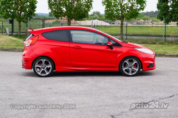 Red Ford Fiesta 2014 in Tartu, with an engine capacity of 1.60 L and mileage of 248 thousand km for 6850 €, photo 5 on AUTOMOTO.COM.LV