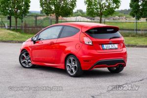 Sarkans Ford Fiesta 2014 Tartu, ar dzinēja tilpumu 1.60 L un nobraukumu 248 tūkst. km par 6850 €, foto 9 vietnē AUTOMOTO.COM.LV