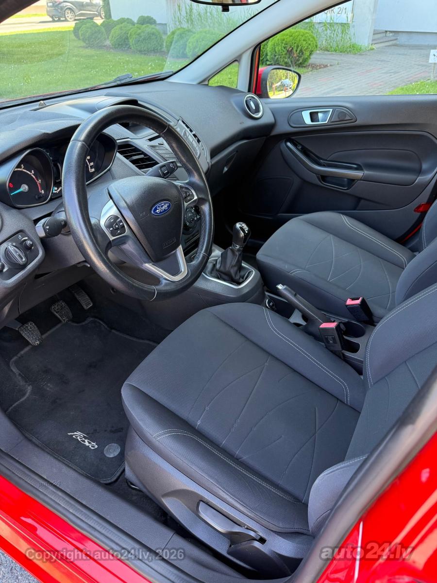 Sarkans Ford Fiesta 2014 Tallina, ar dzinēja tilpumu 1.20 L un nobraukumu 113 tūkst. km par 4990 €, foto 12 vietnē AUTOMOTO.COM.LV