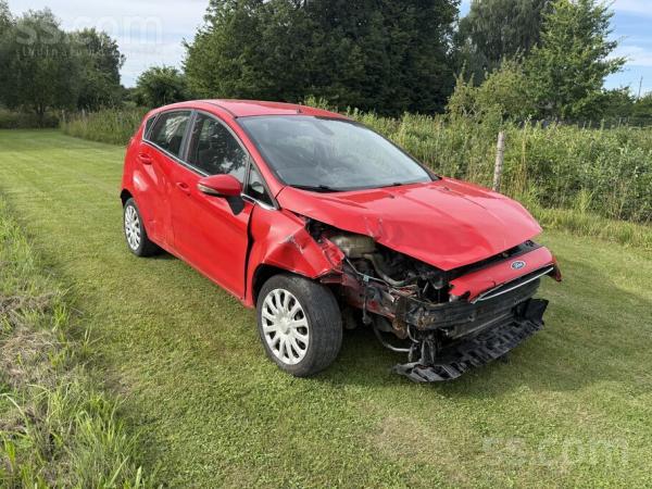 Red Ford Fiesta 2014 in Talsi, with an engine capacity of 1.00 L and mileage of 175 thousand km for 650 €, photo 3 on AUTOMOTO.COM.LV