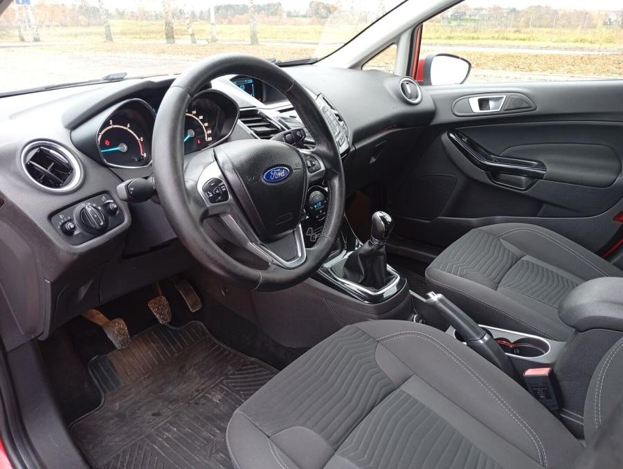 Sarkans Ford Fiesta 2015 Viļņa, ar dzinēja tilpumu 1.60 L un nobraukumu 299 tūkst. km par 3700 €, foto 16 vietnē AUTOMOTO.COM.LV