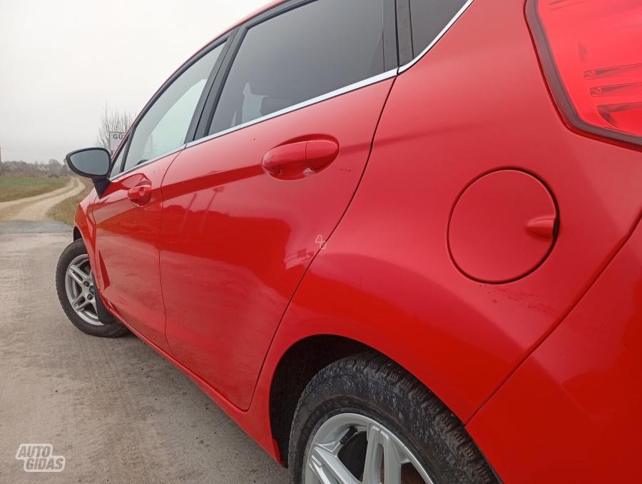 Red Ford Fiesta 2015 in Vilnius, with an engine capacity of 1.60 L and mileage of 299 thousand km for 3550 €, photo 8 on AUTOMOTO.COM.LV
