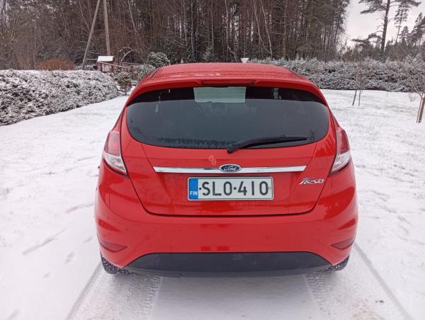 Sarkans Ford Fiesta 2015 Viļņa, ar dzinēja tilpumu 1.60 L un nobraukumu 299 tūkst. km par 3350 €, foto 6 vietnē AUTOMOTO.COM.LV