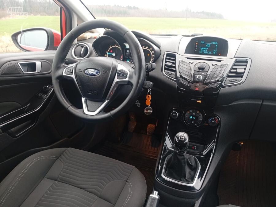 Sarkans Ford Fiesta 2015 Viļņa, ar dzinēja tilpumu 1.60 L un nobraukumu 299 tūkst. km par 3550 €, foto 20 vietnē AUTOMOTO.COM.LV