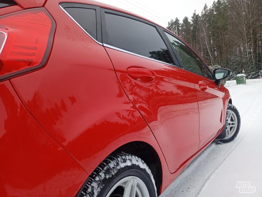 Sarkans Ford Fiesta 2015 Viļņa, ar dzinēja tilpumu 1.60 L un nobraukumu 300 tūkst. km par 3550 €, foto 12 vietnē AUTOMOTO.COM.LV