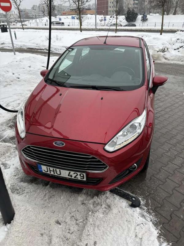 Sarkans Ford Fiesta 2015 Viļņa, ar dzinēja tilpumu 1.00 L un nobraukumu 117 tūkst. km par 5000 €, foto 2 vietnē AUTOMOTO.COM.LV