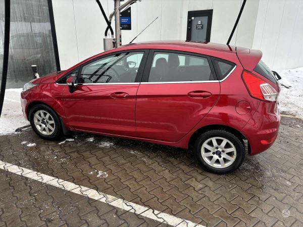 Sarkans Ford Fiesta 2015 Viļņa, ar dzinēja tilpumu 1.00 L un nobraukumu 117 tūkst. km par 5000 €, foto 3 vietnē AUTOMOTO.COM.LV