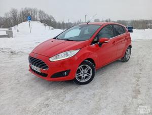 Sarkans Ford Fiesta 2015 Viļņa, ar dzinēja tilpumu 1.60 L un nobraukumu 300 tūkst. km par 3550 €, foto  vietnē AUTOMOTO.COM.LV