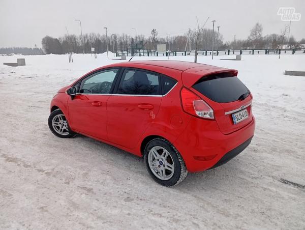 Sarkans Ford Fiesta 2015 Viļņa, ar dzinēja tilpumu 1.60 L un nobraukumu 300 tūkst. km par 3550 €, foto 4 vietnē AUTOMOTO.COM.LV