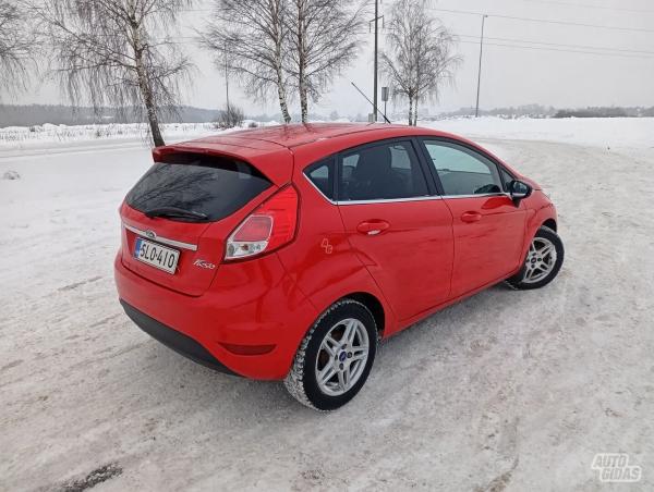 Sarkans Ford Fiesta 2015 Viļņa, ar dzinēja tilpumu 1.60 L un nobraukumu 300 tūkst. km par 3550 €, foto 5 vietnē AUTOMOTO.COM.LV