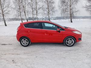 Sarkans Ford Fiesta 2015 Viļņa, ar dzinēja tilpumu 1.60 L un nobraukumu 300 tūkst. km par 3550 €, foto 8 vietnē AUTOMOTO.COM.LV