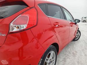 Sarkans Ford Fiesta 2015 Viļņa, ar dzinēja tilpumu 1.60 L un nobraukumu 300 tūkst. km par 3550 €, foto 10 vietnē AUTOMOTO.COM.LV