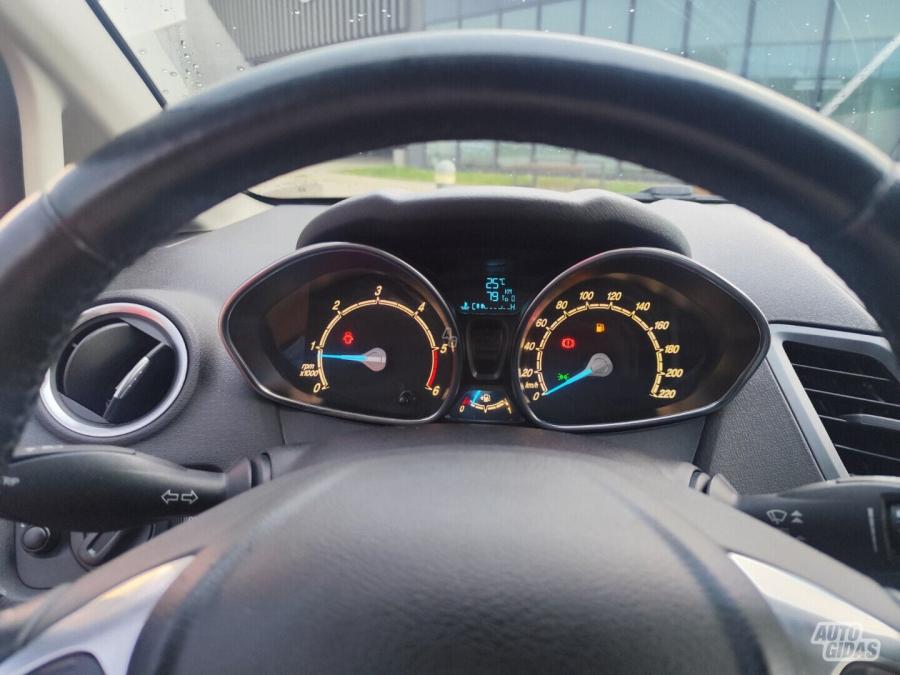 Red Ford Fiesta 2015 in Siauliai, with an engine capacity of 1.50 L and mileage of 159 thousand km for 4500 €, photo 14 on AUTOMOTO.COM.LV