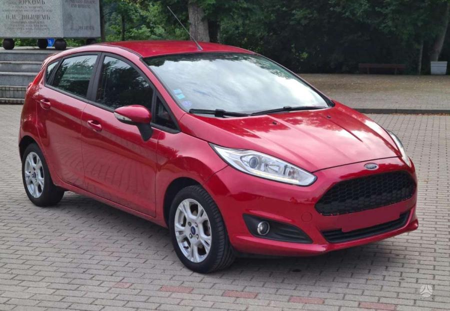 Red Ford Fiesta 2016 in Taurage, with an engine capacity of 1.24 L and mileage of 24 thousand km for 4300 €, photo 3 on AUTOMOTO.COM.LV