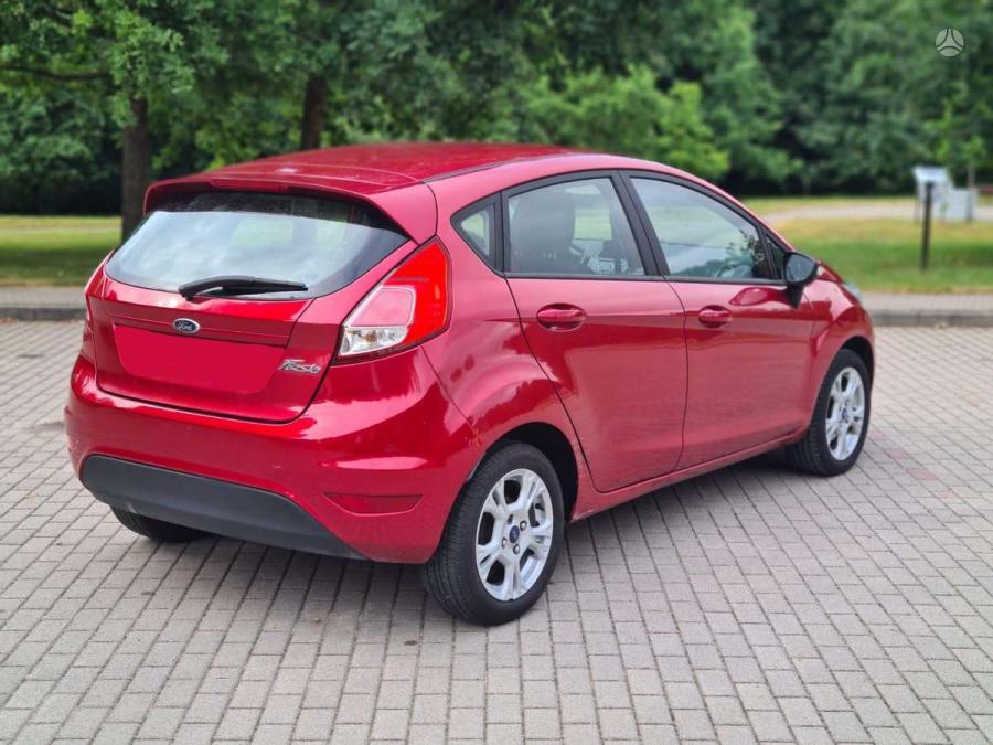 Red Ford Fiesta 2016 in Taurage, with an engine capacity of 1.24 L and mileage of 24 thousand km for 4300 €, photo 5 on AUTOMOTO.COM.LV