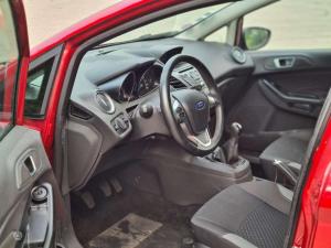 Red Ford Fiesta 2016 in Taurage, with an engine capacity of 1.24 L and mileage of 24 thousand km for 4300 €, photo 8 on AUTOMOTO.COM.LV