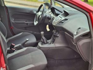 Red Ford Fiesta 2016 in Taurage, with an engine capacity of 1.24 L and mileage of 24 thousand km for 4300 €, photo 11 on AUTOMOTO.COM.LV
