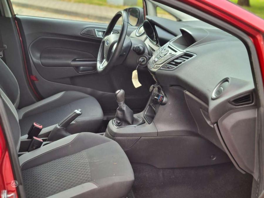 Red Ford Fiesta 2016 in Taurage, with an engine capacity of 1.24 L and mileage of 24 thousand km for 4300 €, photo 11 on AUTOMOTO.COM.LV