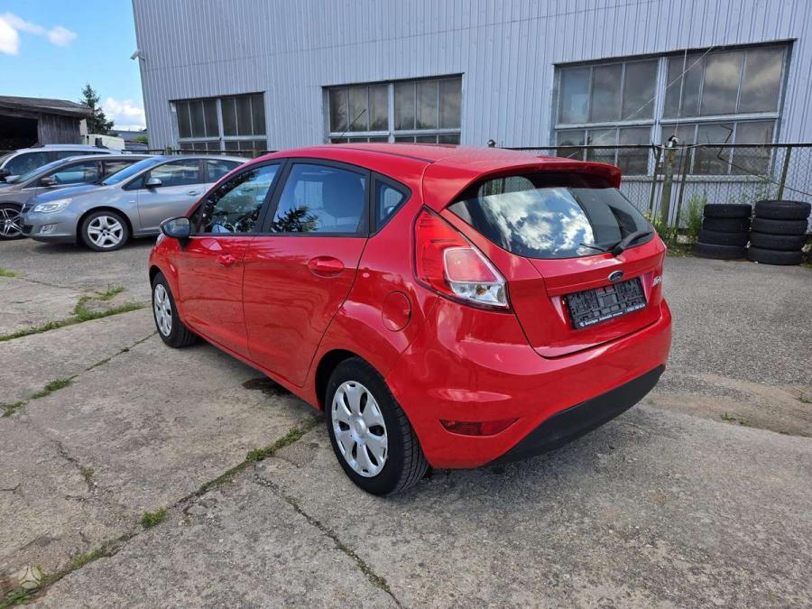 Sarkans Ford Fiesta 2017 Utena, ar dzinēja tilpumu 1.50 L un nobraukumu 185 tūkst. km par 3650 €, foto 7 vietnē AUTOMOTO.COM.LV